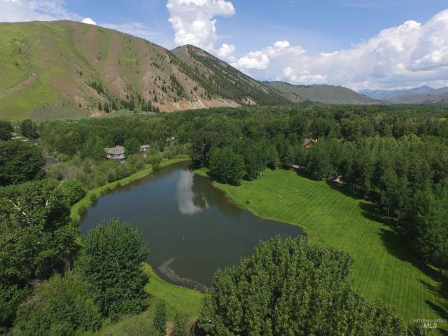 168 & 162 Wilderness Dr & 406 Wall