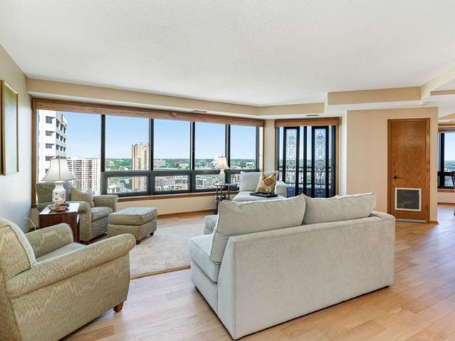 168 6th St E Unit 2806, Saint Paul, MN 55101
