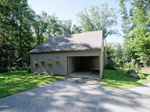 168 Coburn Woods Ave, Nashua, NH 03063