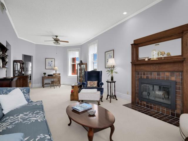 168 College Avenue W # 4