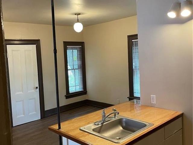 168 Gibbs Street # 4