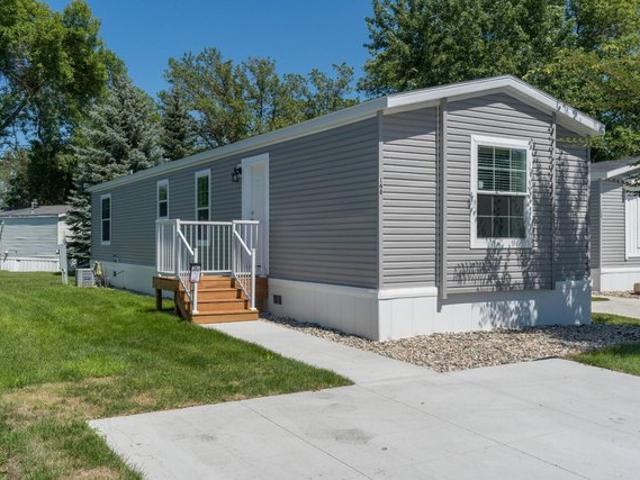 168 Kingsway Dr, North Mankato, MN 56003