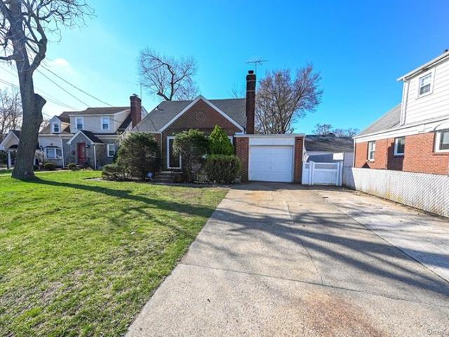 168 Hendrickson Ave, Valley Stream, NY 11580