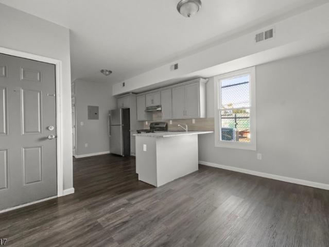 168 Sherman Ave # 3L