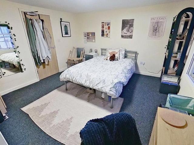 168b, North Sherwood Street. 4 bed flat to rent £2,600 pcm £600 pw