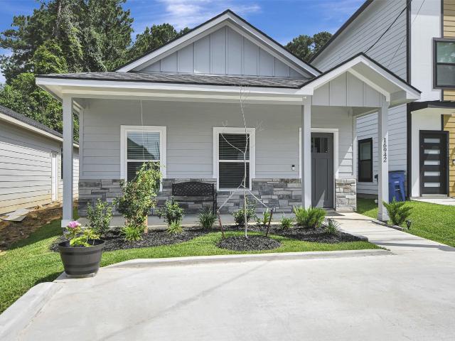 16942 Balmoral