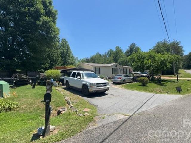 1694 Roy Caldwell St, Morganton, NC 28655