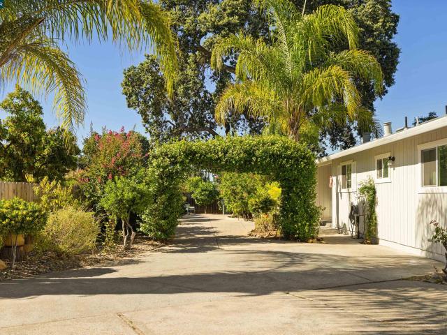 1694 Tammy Ln