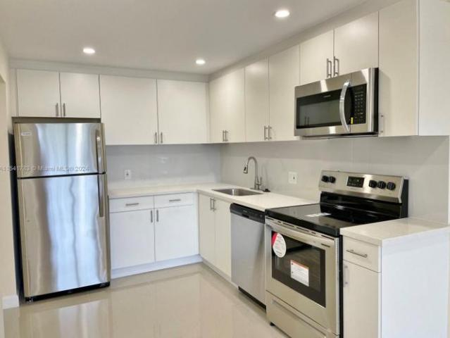 16950 W Dixie Hwy Hwy #A423, North Miami Beach, FL 33160