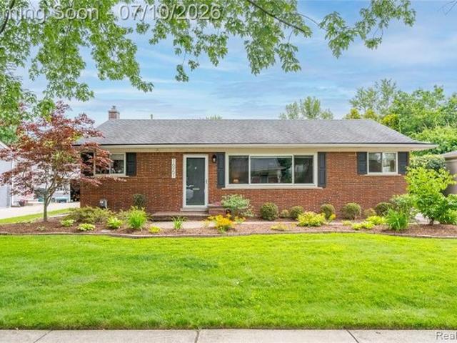 16951 Elizabeth St, Beverly Hills, MI 48025