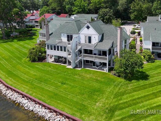 16952 Landing Dr, Spring Lake, MI 49456