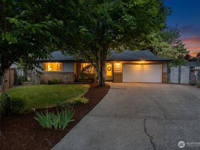16954 SE 255th Pl, Covington, WA 98042