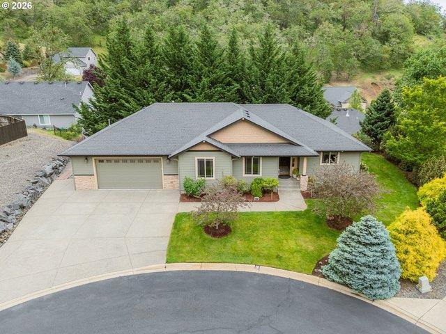 1695 NE Ruby Ct, Roseburg, OR 97470
