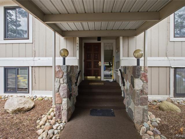 1695 Cliffs Landing