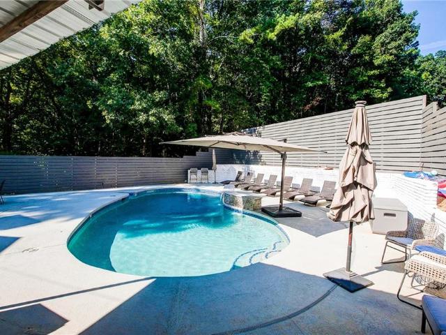 1695 Lakeside Trail