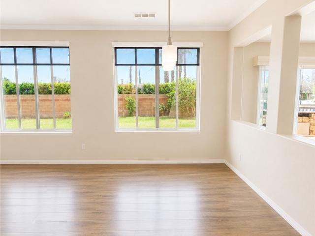 1695 Larkspur