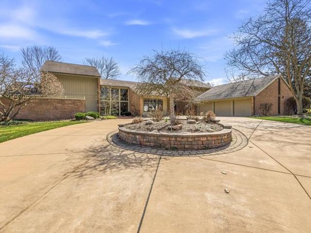 16976 Shandwick Ln, Granger, IN 46530