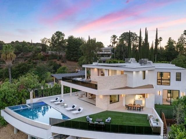 16988 Strawberry Dr, Encino, CA 91436