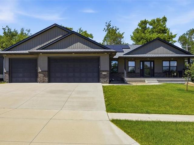 1698 Foxborough Dr, Marion, IA 52302