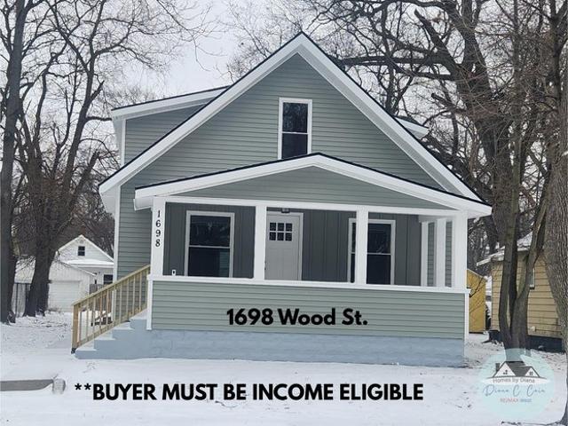 1698 Wood St, Muskegon, MI 49442