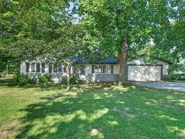 16998 Kneedler St, Lebanon, MO 65536