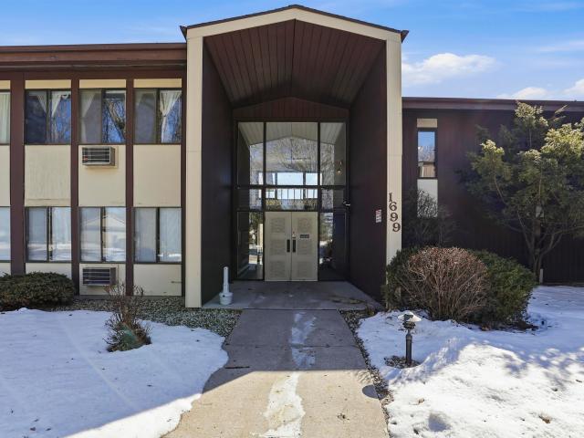 1699 Alcan Dr, Unit 212, Menasha, WI 54952 | MLS #50322 | Compass
