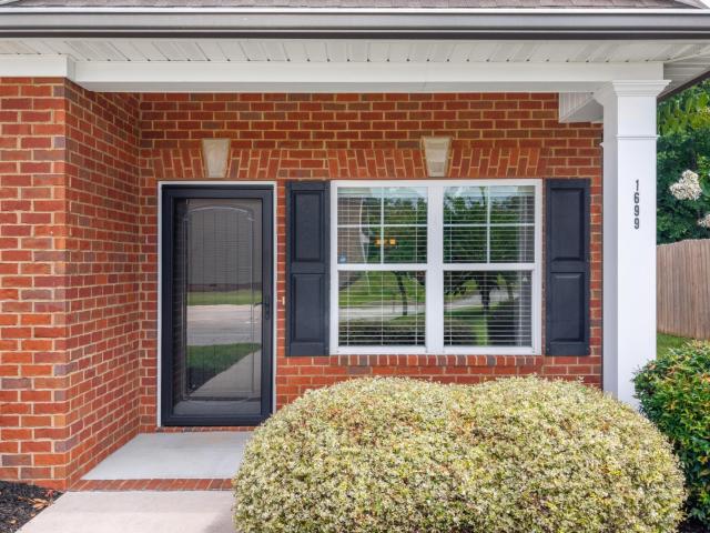 1699 Stonebriar Drive NE