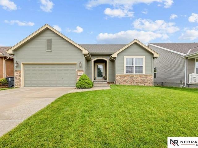 16906 Colony Dr, Omaha, NE 68136