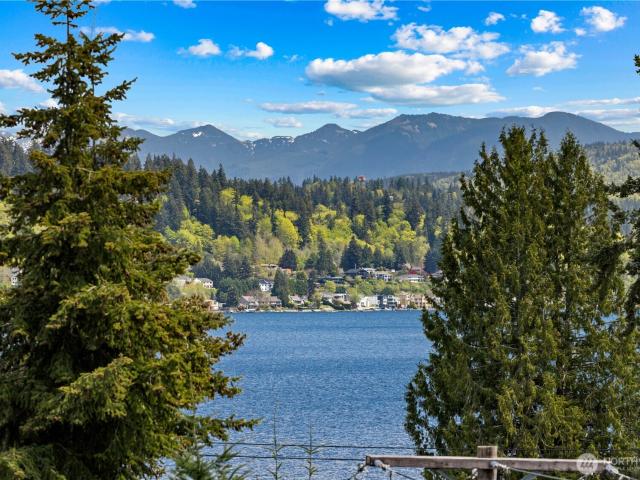 16908 SE 34th St, Bellevue, WA 98008 | MLS #2552
