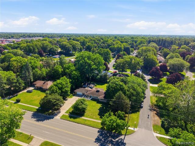 1690 N Center Road