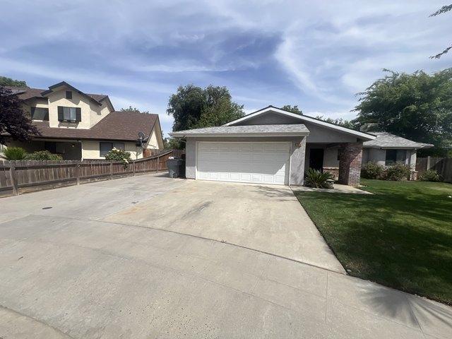 1690 Buckingham Ave, Clovis, CA 93611