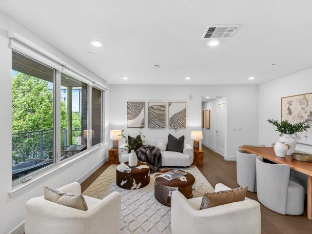 1690 Delano Street 20