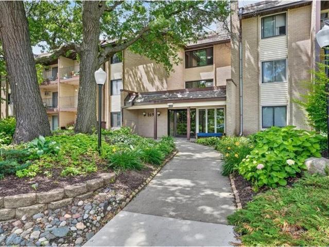 1690 Highway 36 W Apt 320, Roseville, MN 55113