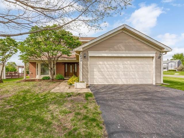 1690 Wildwood Ln, Hanover Park, IL 60133