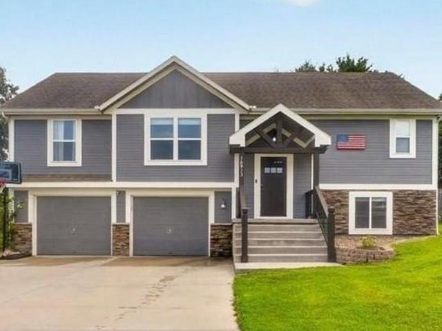 16913 Juniper Dr, Basehor, KS 66007