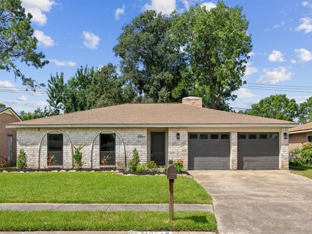 16910 David Glen Dr, Friendswood, TX 77546