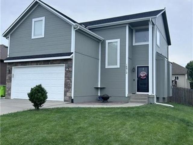 16912 Summit Dr, Belton, MO 64012