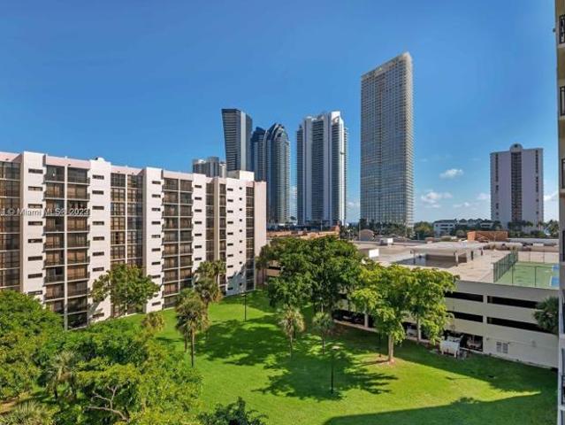 16919 Bay Rd N #818 2, Sunny Isles Beach, FL 33160