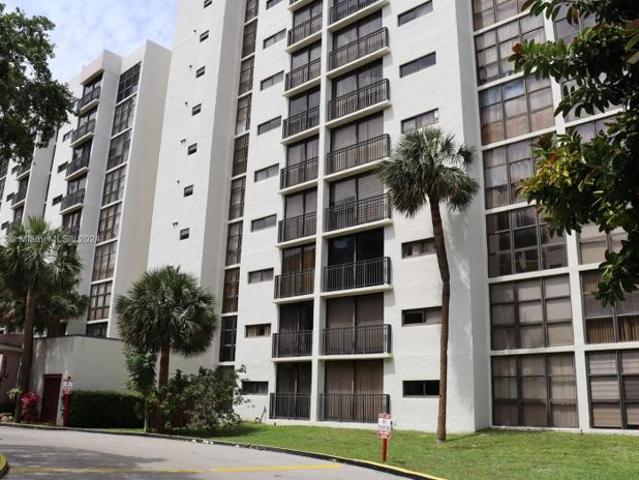 16919 N Bay Rd #118, Sunny Isles Beach, FL 33160