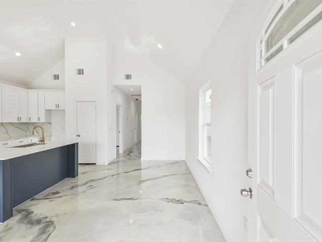 16922 W Forrestal