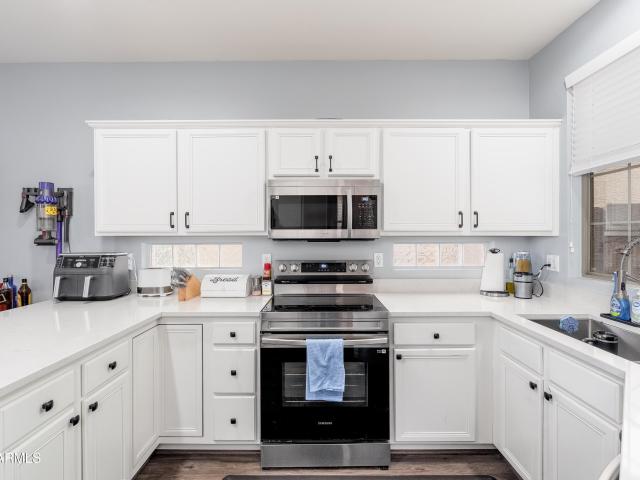 16922 S Cedarwood Ln, Phoenix, AZ 85048 | MLS #7018 | Compass