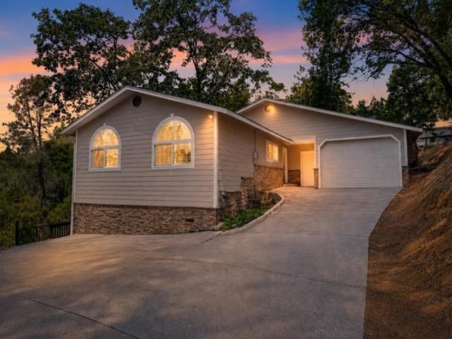 16924 Oscar Dr, Grass Valley, CA 95949