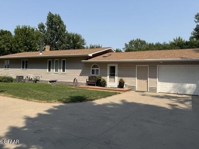 1692 Barrett Ave, Larimore, ND 58251