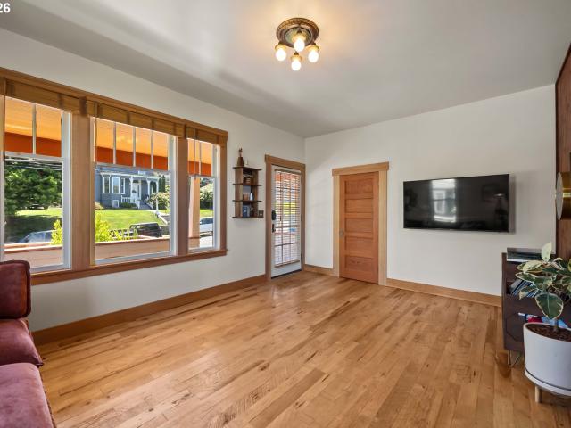 1692 franklin ave