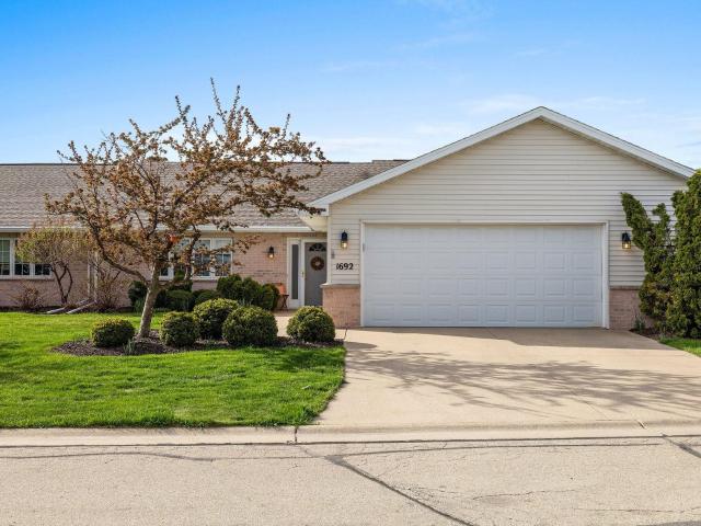 1692 twin lakes circle