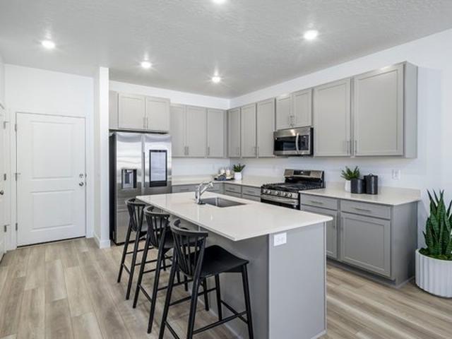 1692 W Viola Ln, Saratoga Springs, UT 84045