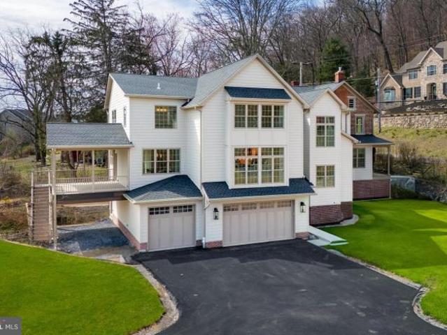 1692 Weyhill Dr, Center Valley, PA 18034