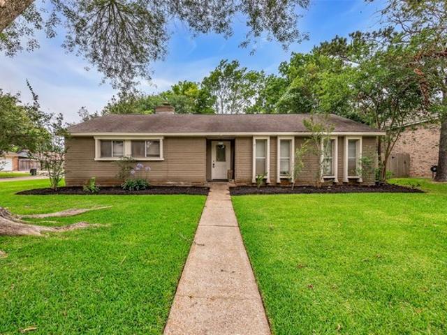 16934 Townes Rd, Friendswood, TX 77546