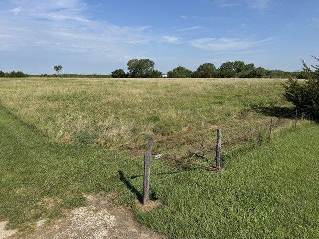 1693 E 550th Rd, Lawrence, KS 66049