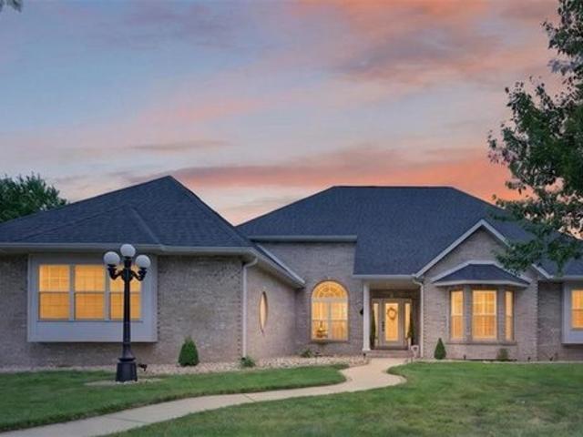 1693 Lancaster Dr, O'Fallon, IL 62269